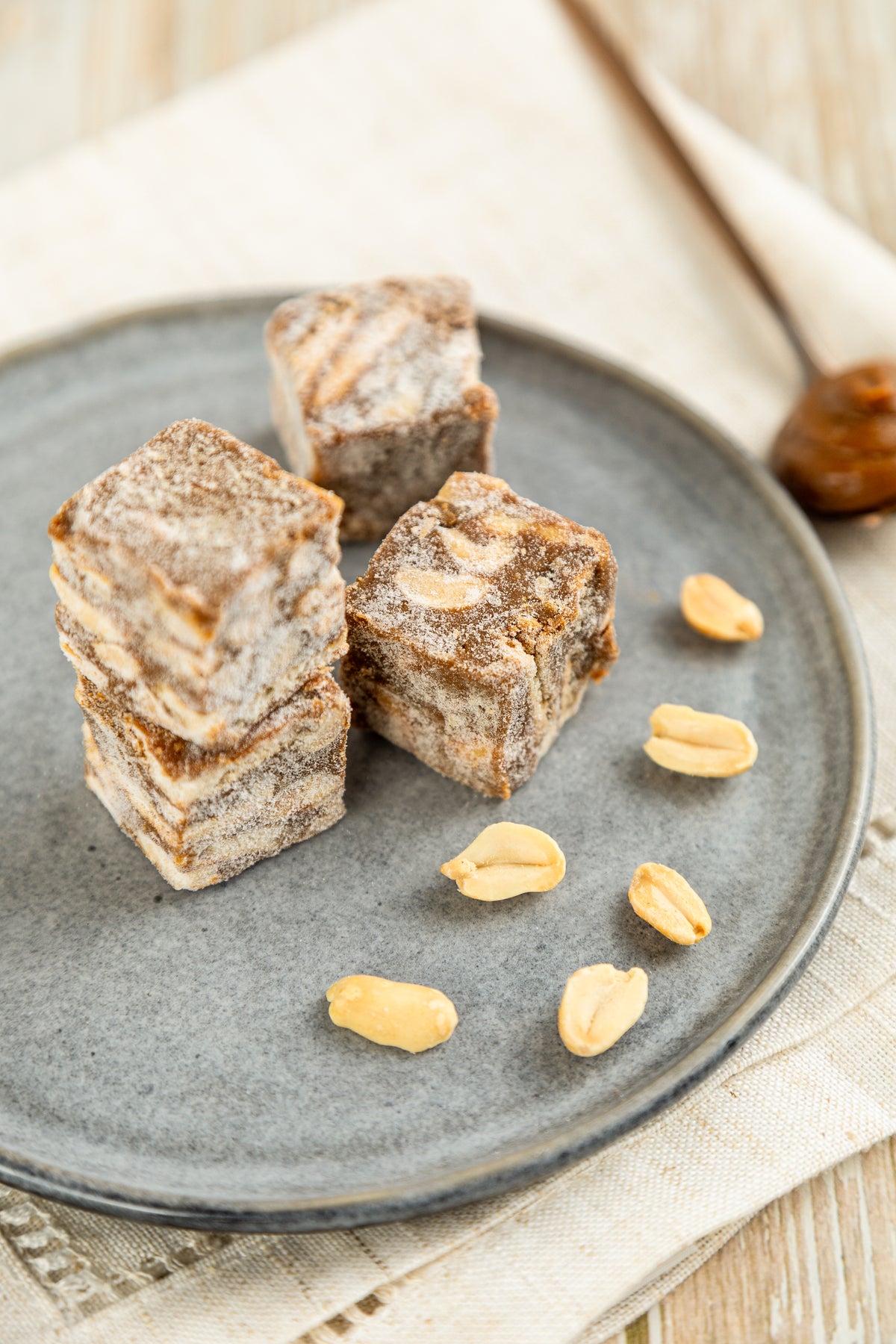 Pé de Amor: Quadradinhos de Doce de Leite com Amendoim – Dona do Doce